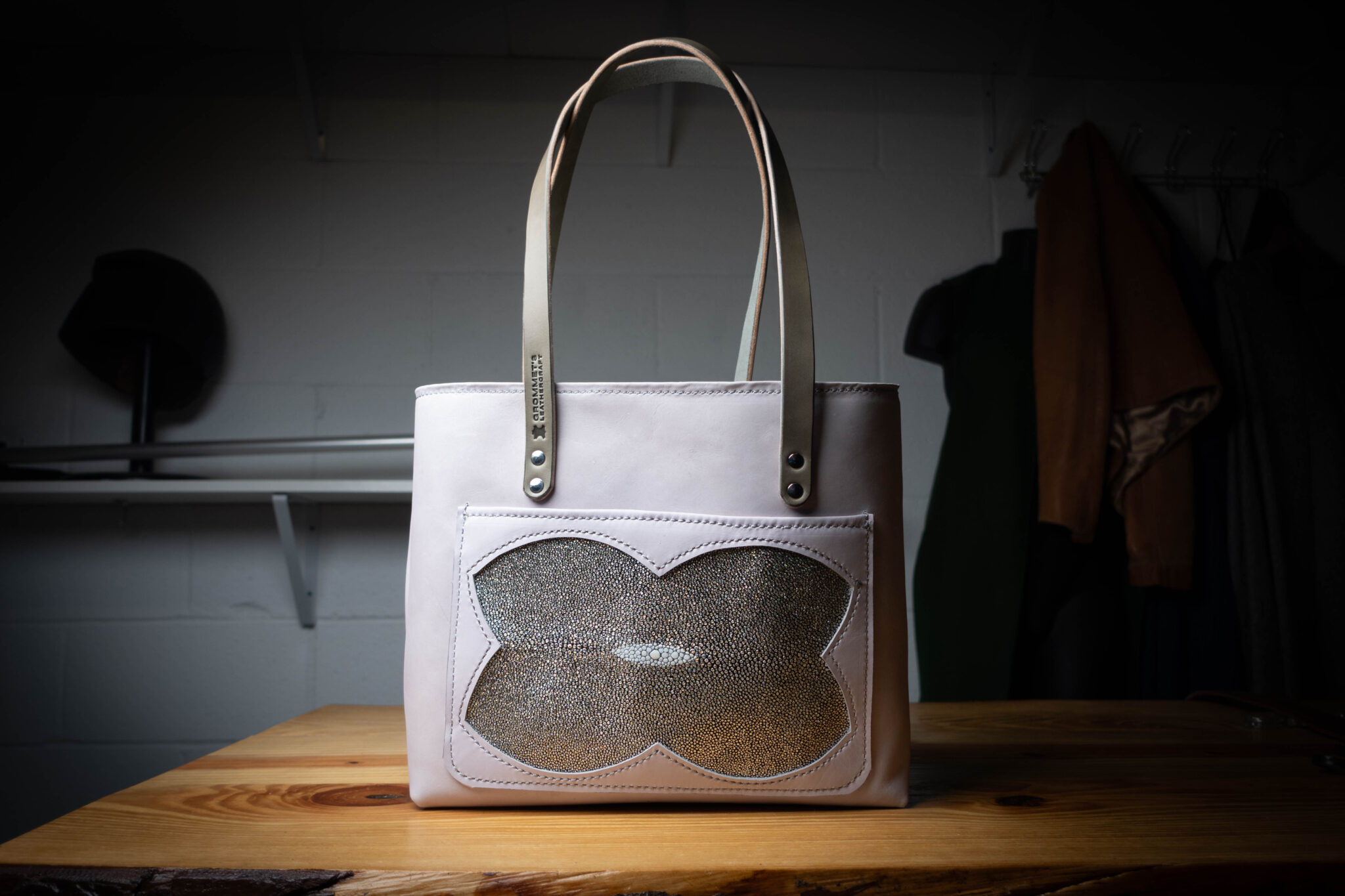 Gray Leather Tote With Silver Stingray Inlay – Grommet's Leathercraft